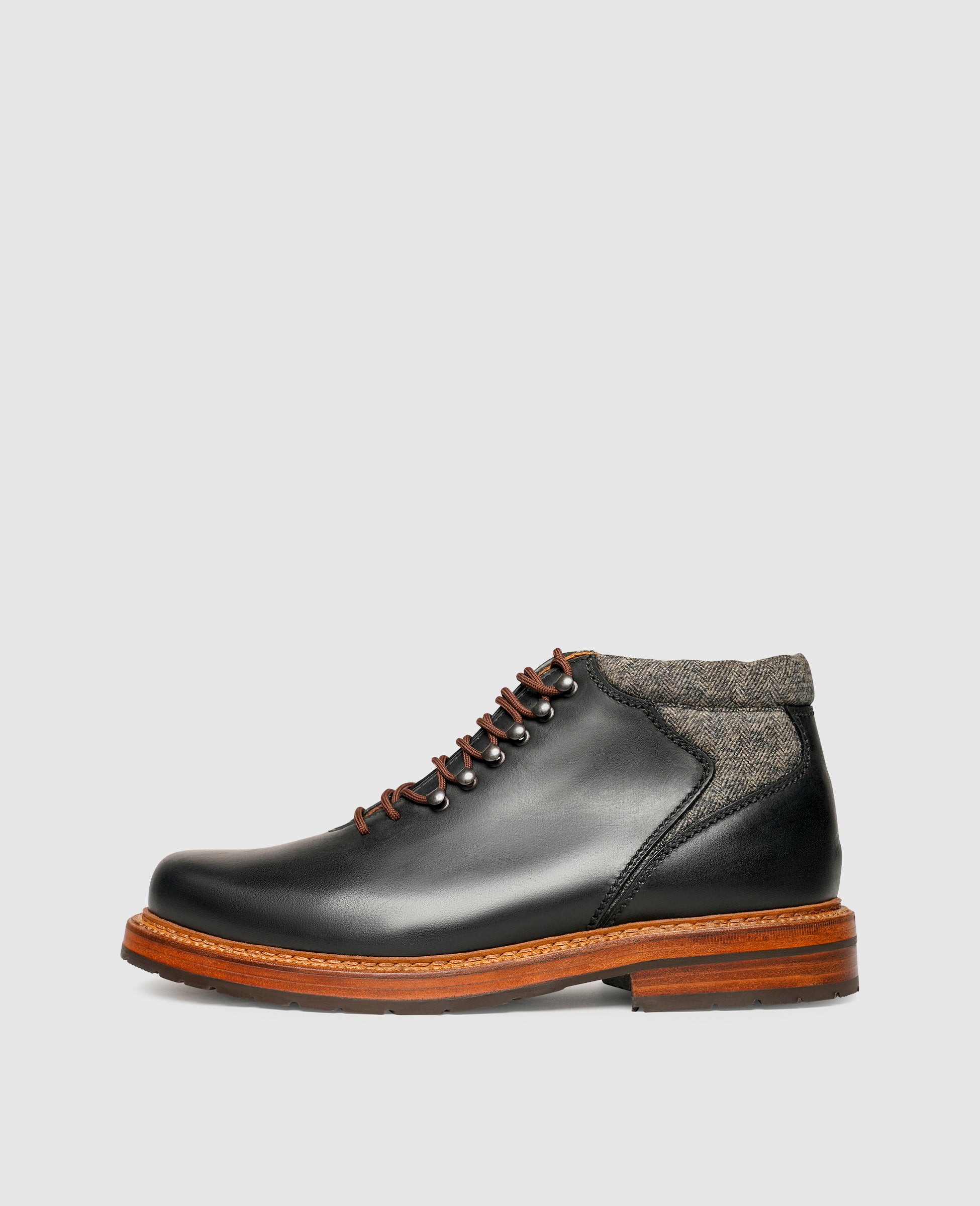 Classic Hiking Boots for Men | Heinrich Dinkelacker